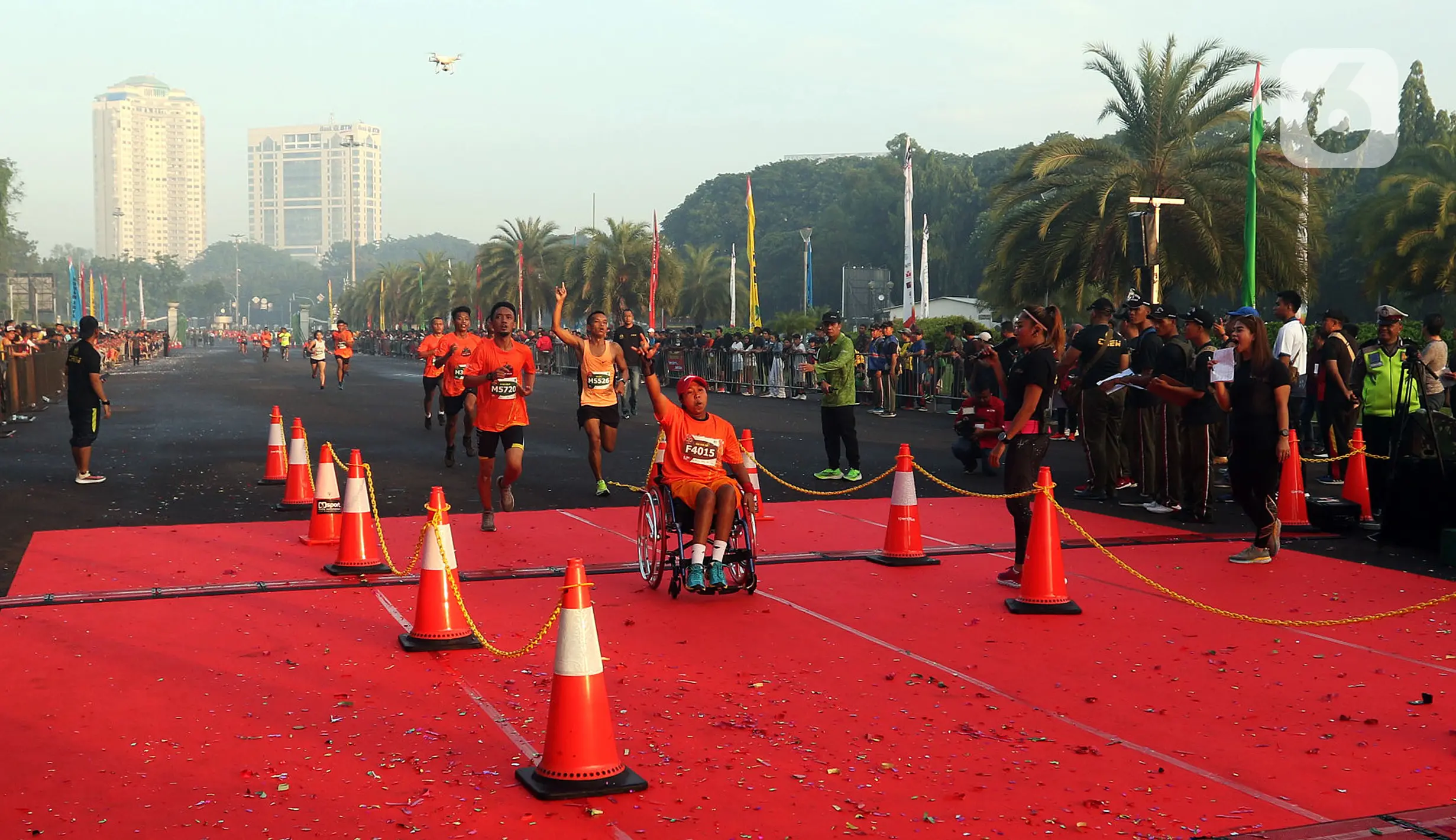 FOTO: Semangat Pengguna Kursi Roda di Lomba Lari Lo Gue Run 2020 - Foto ...