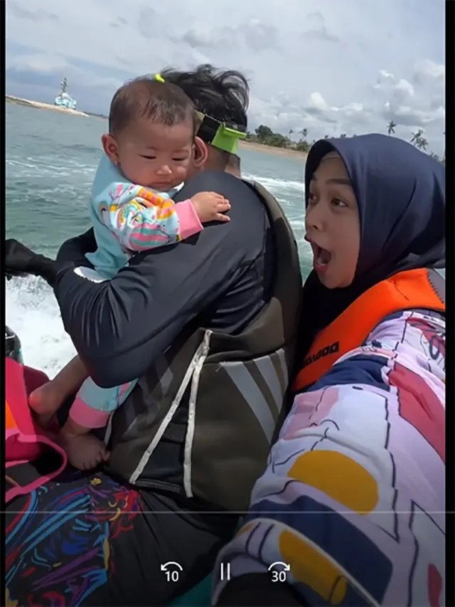 Ajak Moana Main Jet Ski di Tengah Laut Tanpa Pelampung, Ria Ricis Tuai Pro Kontra ...