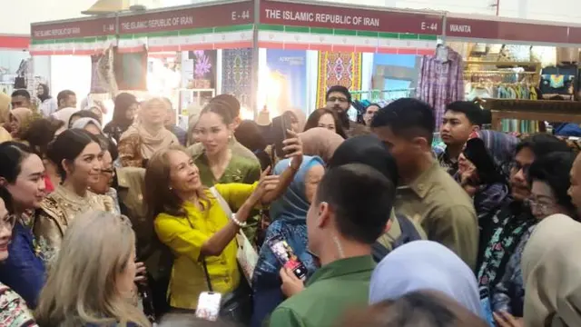 Selvi Ananda Banjir Permintaan Selfie Usai Buka Bazar Amal WIC 2024 ...
