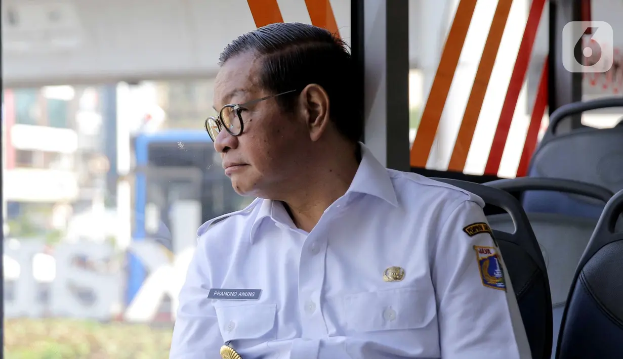 Rabu Pertama Kebijakan ASN Jakarta Gunakan Transportasi Umum, Pramono Anung Beri Contoh - Foto ...