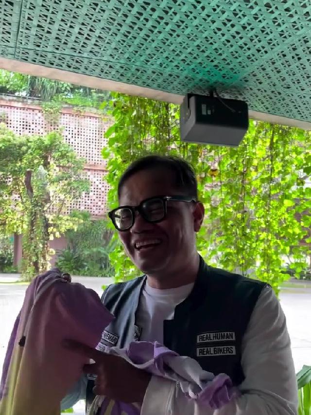 Pakai Setelan Warna-Warni untuk ke Pantai, Intip Momen Kocak Andre ...