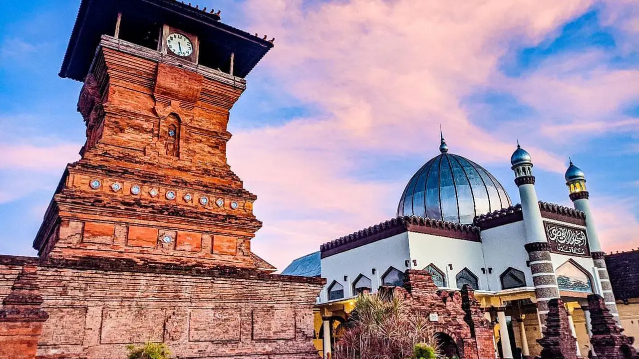6 Fakta Menarik Masjid Menara Kudus, Peninggalan Wali Songo Saksi ...