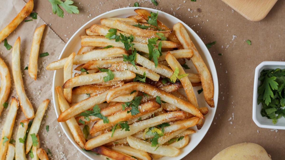 Resep Stik Kentang Gurih Renyah Cocok Jadi Camilan Buka Puasa - Food Fimela.com