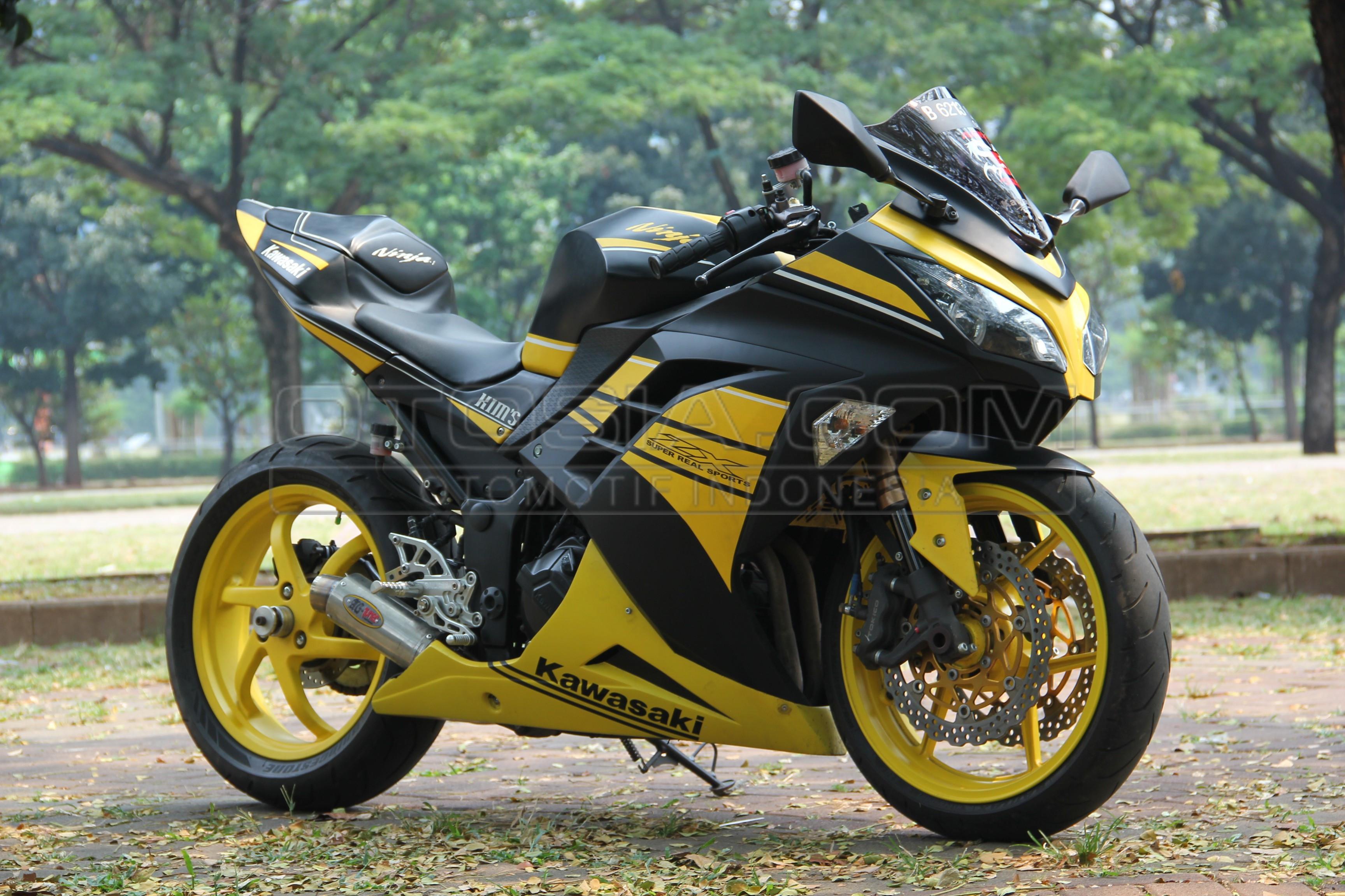 Modif Ninja: Konsep Gado-gado Moge ZX-6R dan GSX-R750 - Review Otosia.com