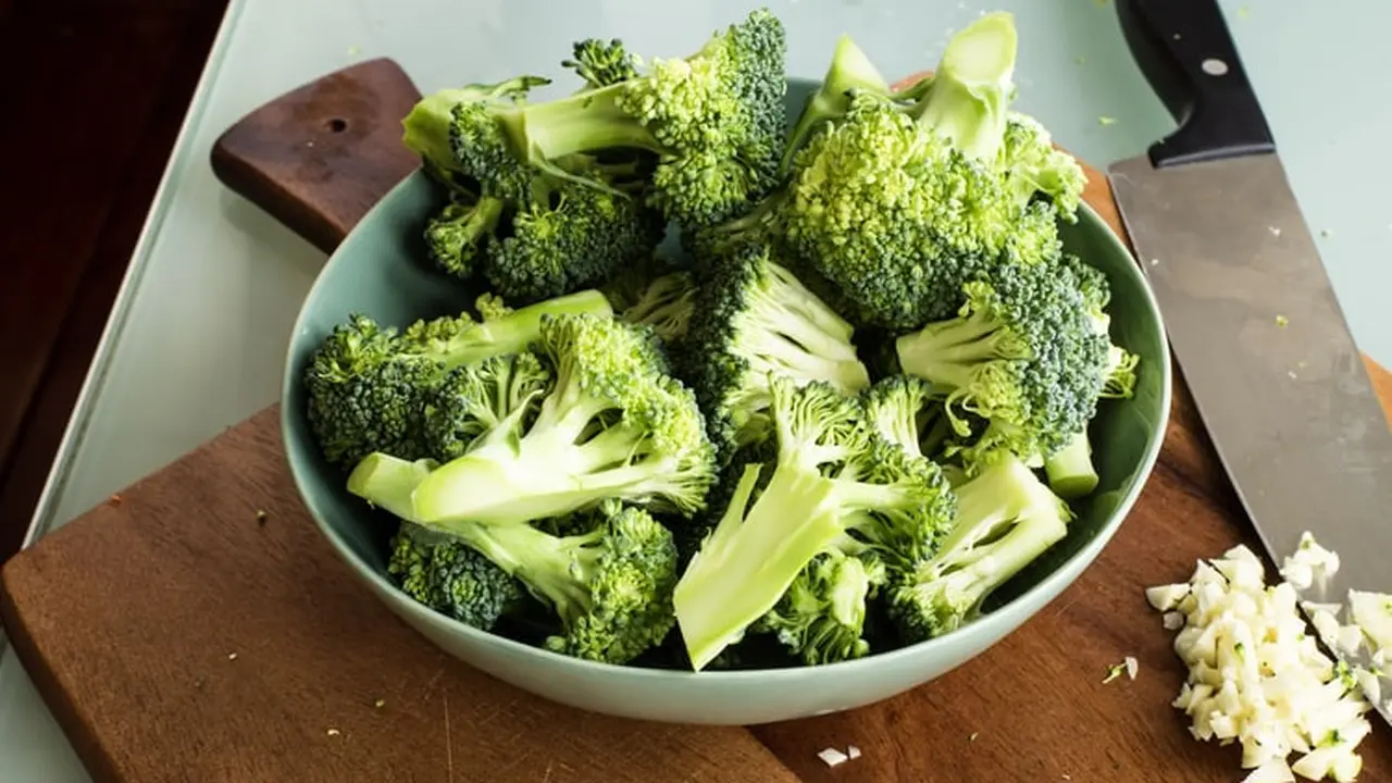 4 Tips Memasak Brokoli agar Tetap Hijau dengan Bahan Sederhana