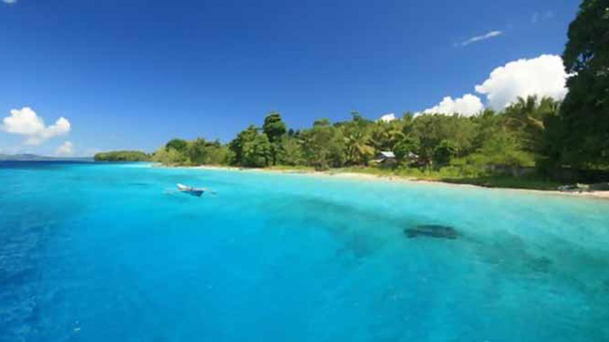 Hidden Gems di Ambon, Ini 5 Pantai Tersembunyi yang Menawan - Regional ...