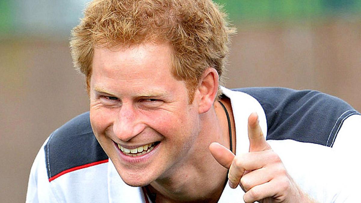 Pangeran Harry Jadi Tukang Kebun - ShowBiz Liputan6.com