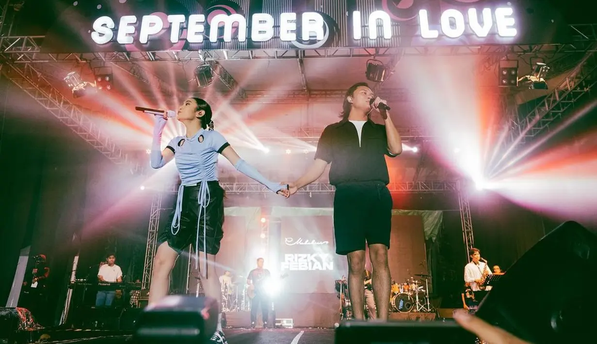 Resmi Bertunangan, Intip 6 Potret Romantis Rizky Febian dan Mahalini ...
