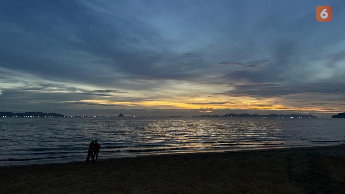 Menikmati Senja di Pantai Pandan Tapanuli Tengah, Melepas Penat Usai ...
