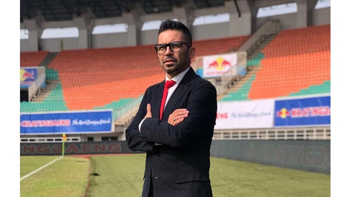 BRI Liga 1: Jadi Pelatih Baru Arema FC, Javier Roca Tertantang Klausul ...