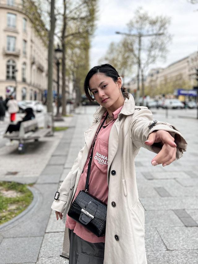 7 Potret Liburan Clara Bernadeth Bersama Suami di Paris yang Curi ...