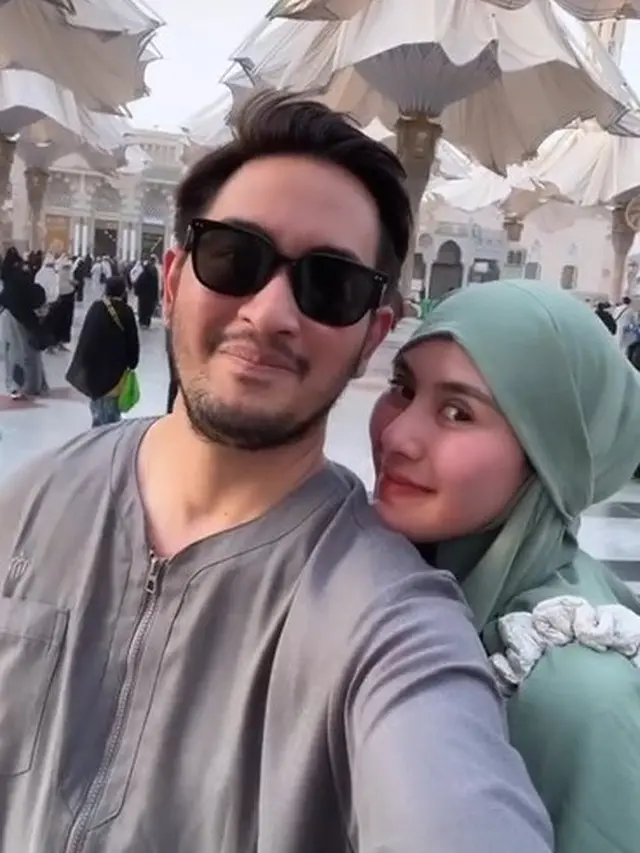 7 Potret Syahnaz Sadiqah Umrah Bareng Jeje, Tampil Bercadar Tuai ...