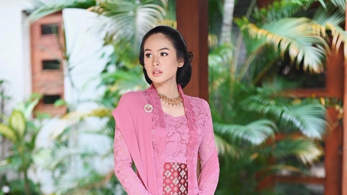 Inspirasi Model Kebaya Polos Ala Artis yang Cocok untuk Sehar-Hari ...