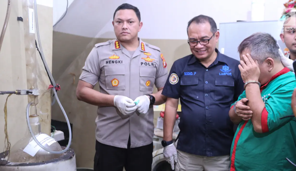 FOTO: Pabrik Sabu di Cipondoh Tangerang Digerebek Polisi - Foto Liputan6.com