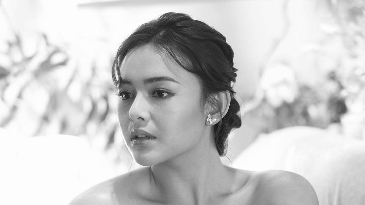 Foto dengan Backless Dress, Tato Amanda Manopo Curi Perhatian ...