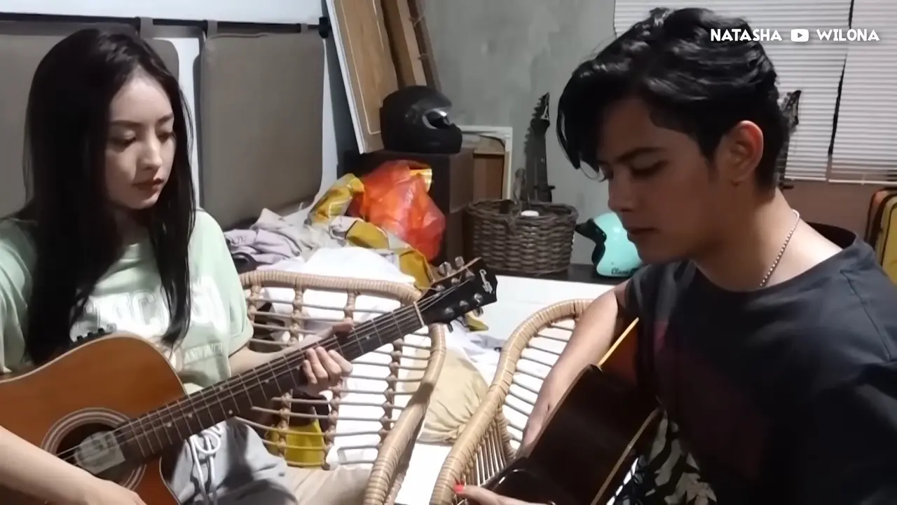 5 Potret Keseruan Natasha Wilona dan Aliando Syuting Bareng, Nyanyi hingga Belajar Gitar ...