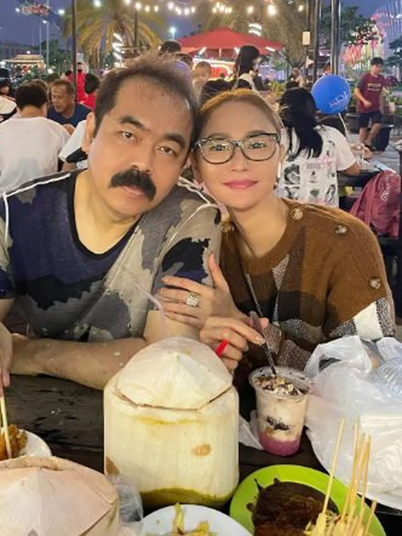 Dibandingkan dengan Adam Levine, 7 Potret Lengket Adam Suseno dan Inul Daratista - Entertainment ...