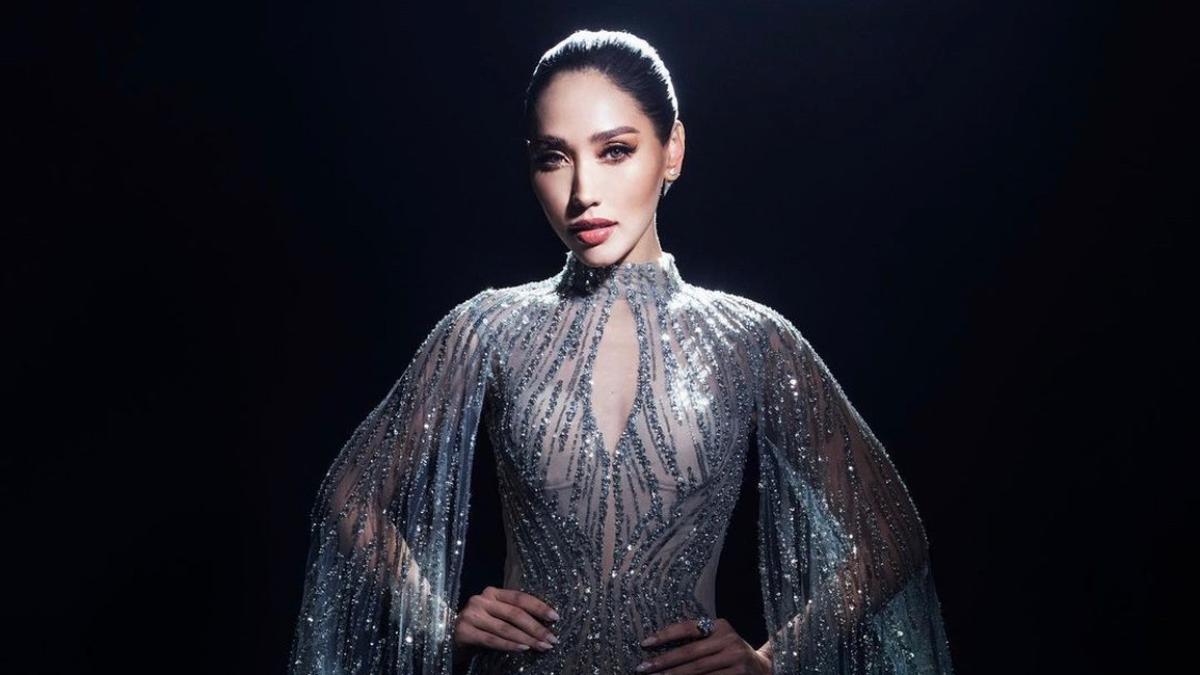 6 Gaun Malam Putri Indonesia di Ajang Miss Universe, Laksmi DeNeefe ...