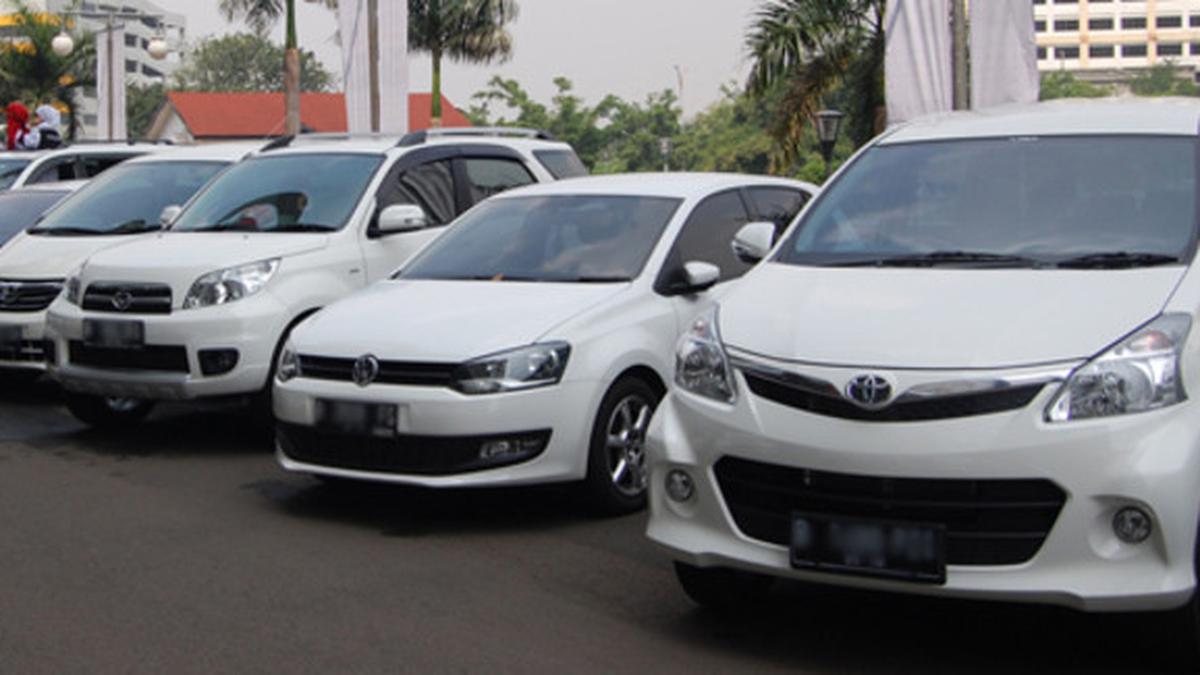 Kumpul di 9 Kota, Komunitas Mobil Putih Catat Rekor MURI - Berita ...