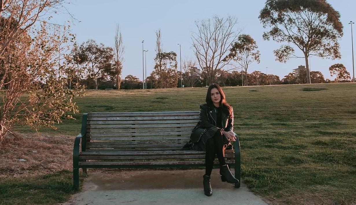 FOTO: Gaya Raisa dengan Busana Hitam saat Liburan, Cantik dan Menawan