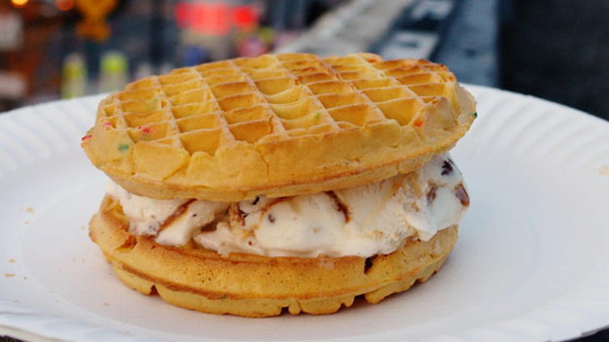 Wafel Sandwich Isi Es Krim - Lifestyle Fimela.com
