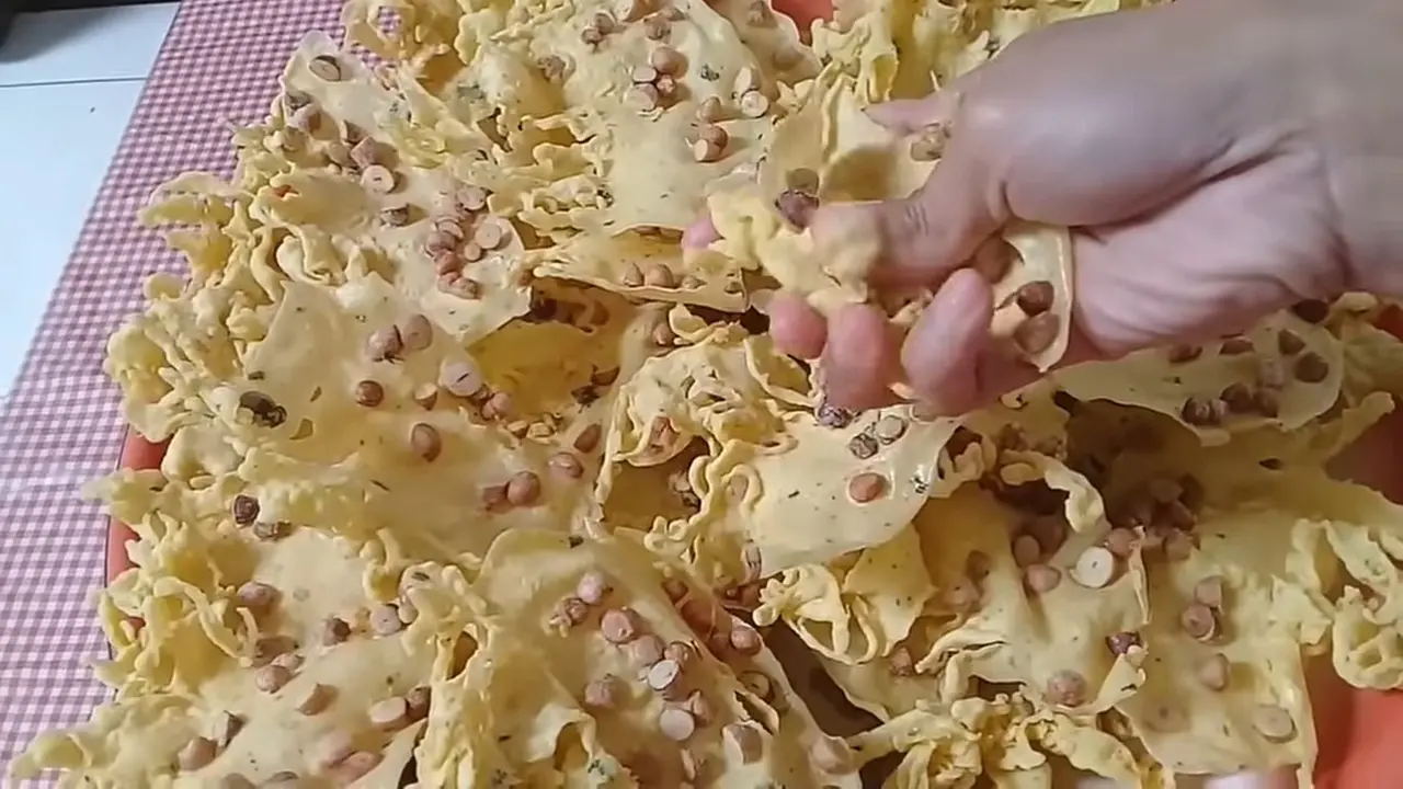 Cara Buat Peyek yang Tipis tapi Renyahnya Nagih, Serap Sedikit Minyak