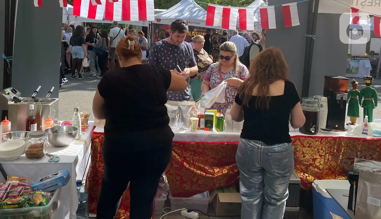 Tarian Tradisional Bali Semarakkan Asia Fest 2023 di Rumania - Foto ...