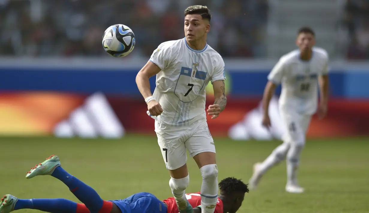 Foto: Gol Jarak Jauh Anderson Duarte Bawa Uruguay Menangkan Laga 10 Vs ...