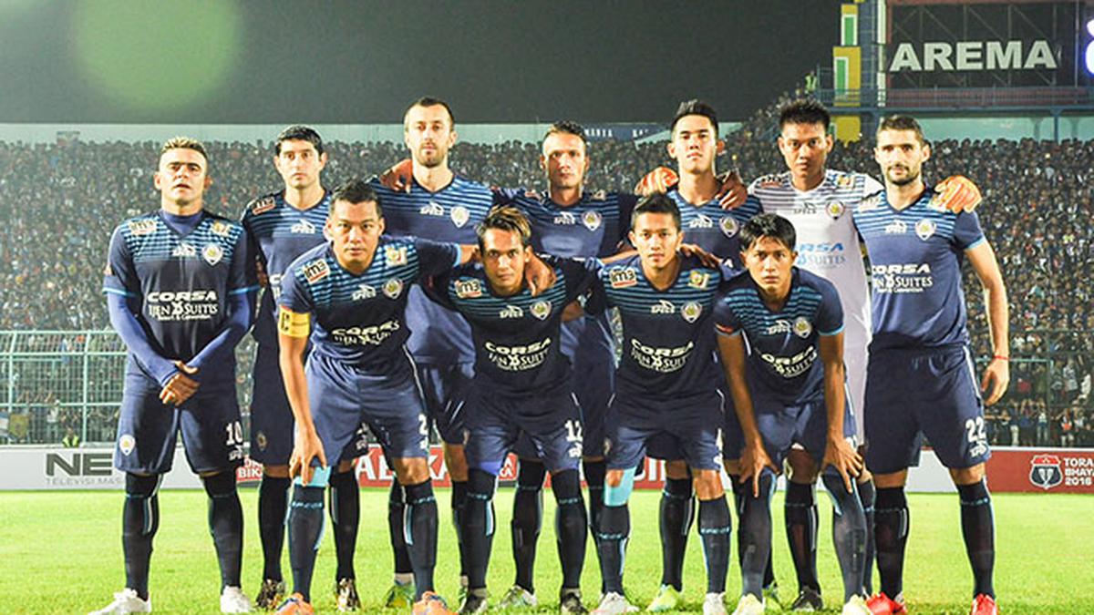 Meski Bawa Hoki, Jersey Baru Arema Terkesan Dadakan