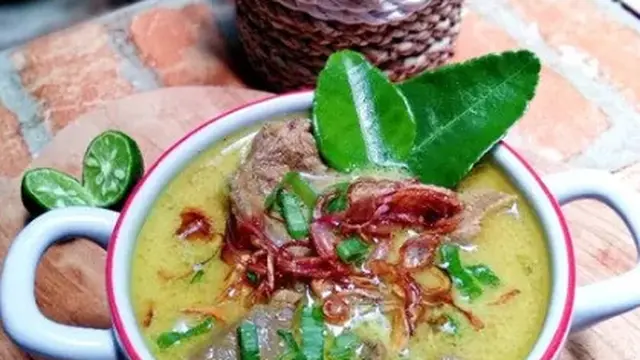 Mengenal Empal Gentong Bu Darma, Kuliner Legendaris Cirebon - Regional ...
