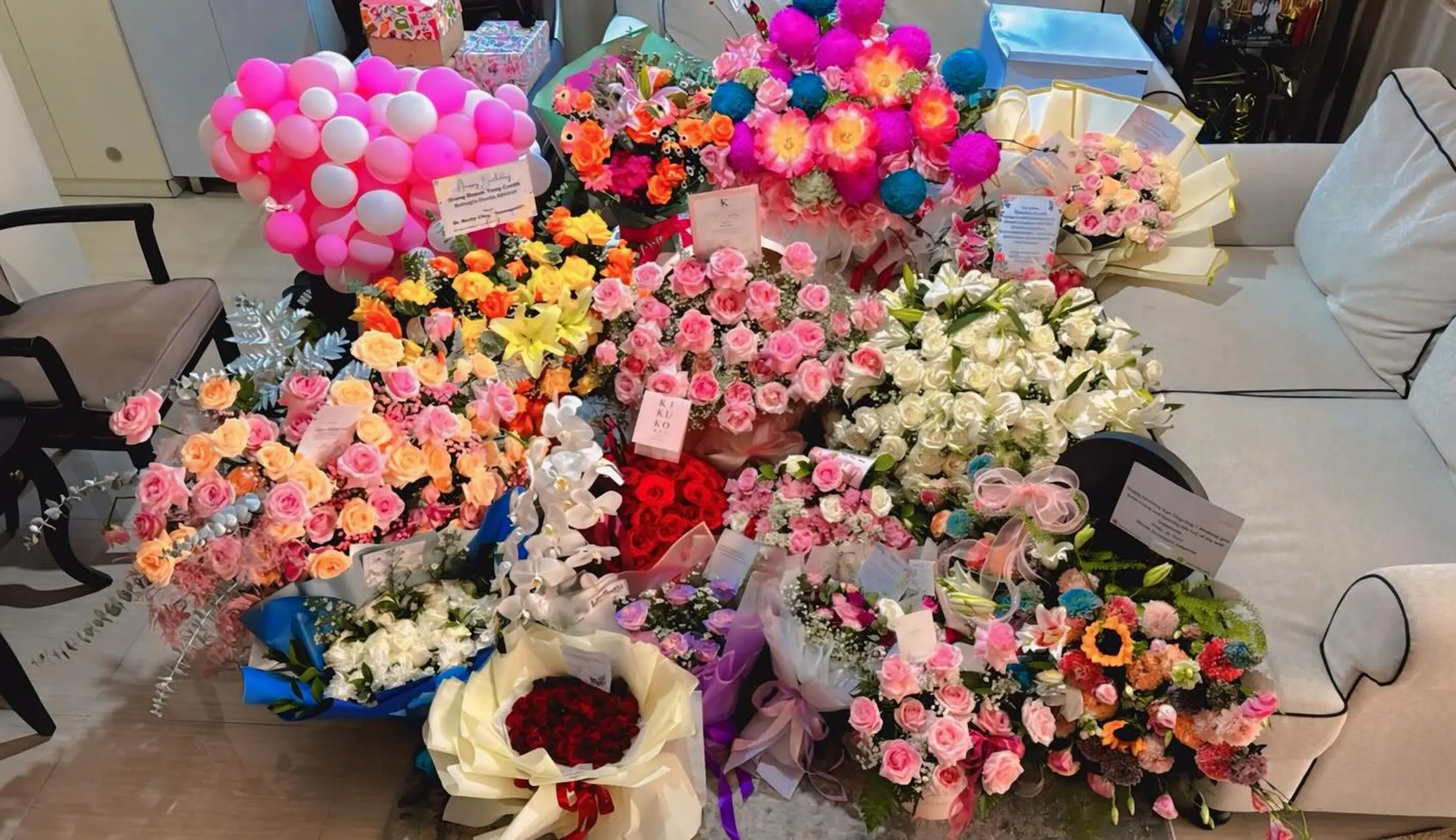 Momen Ayu Ting Ting Rayakan Ulang Tahun ke-32 Tanpa Ayah Ibu - Foto Liputan6.com