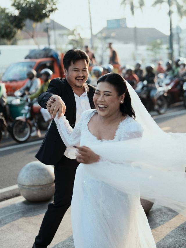 Model Gaun Brokat Boiyen saat Prewedding di Yogyakarta, Simpel Tapi ...