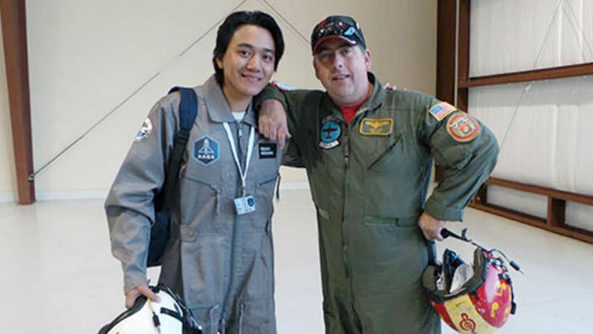 Rizman Bertemu Astronot Legendaris Dunia, Buzz Aldrin - ShowBiz ...