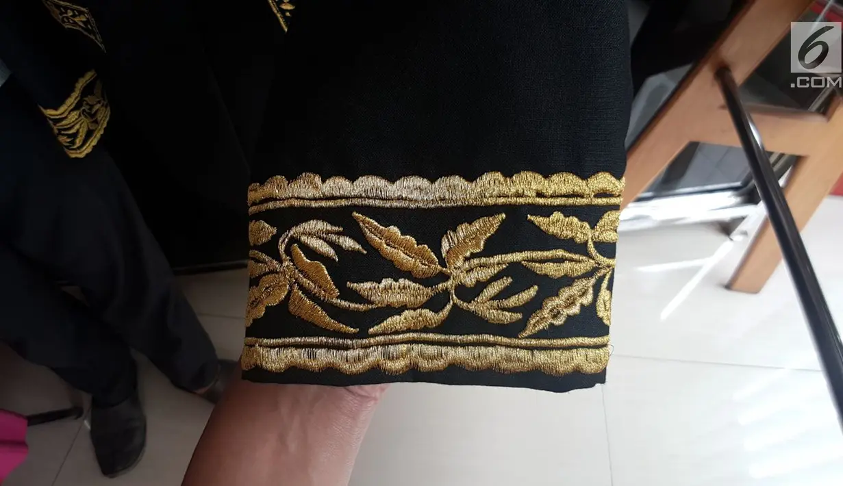 PHOTO: 41 Baju Raja Adat Disiapkan untuk Ngunduh Mantu Kahiyang-Bobby ...