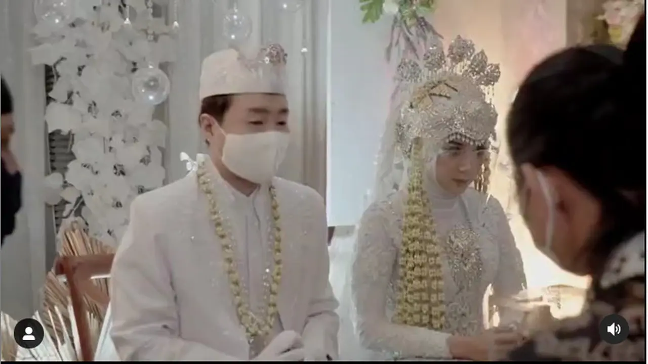 6 Momen Pernikahan YouTuber Ujung Oppa dan Kania Permatasari, Usung ...