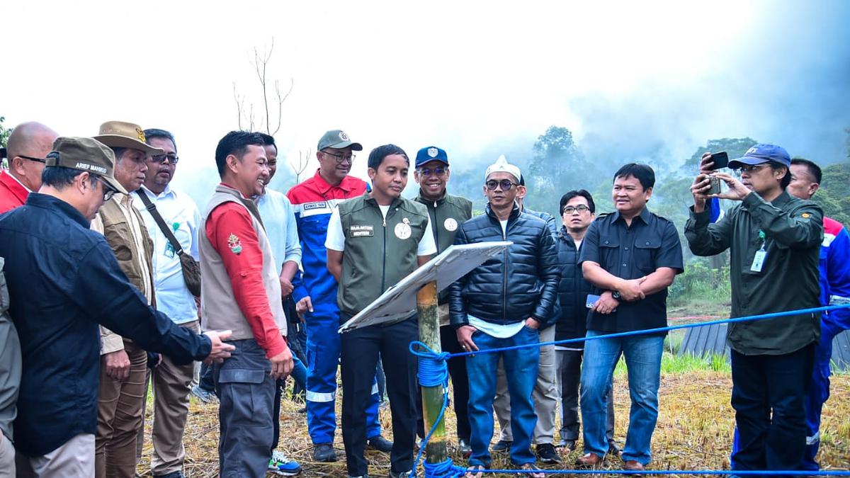 Lepas Liarkan 2 Elang Jawa di Bandung, Menhut Raja Juli: Jangan Tangkap - Pelihara Satwa Liar ...