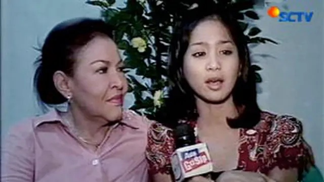 Sukses Sinetron Diraih Bunga Zainal - ShowBiz Liputan6.com