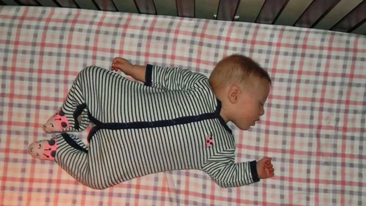Tidur Terlentang Cegah Bayi Mati Mendadak - Health Liputan6.com