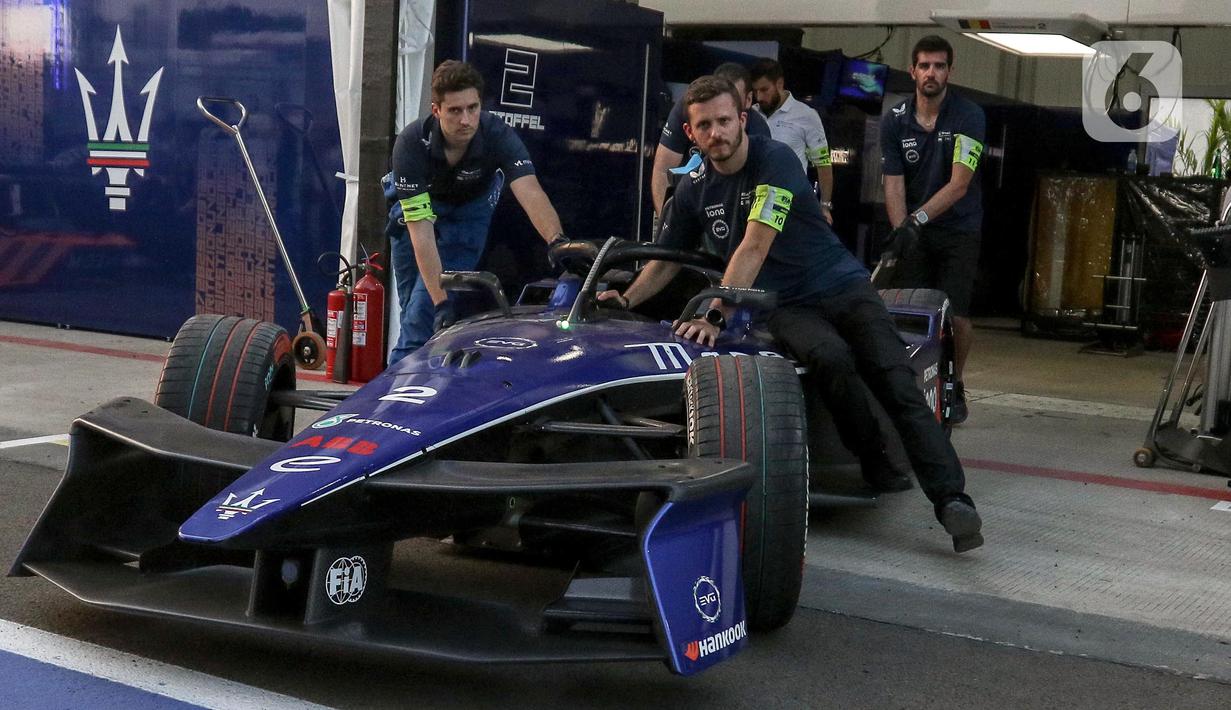 Melihat Kesibukan Paddock Tim Balap Formula E Jelang Balapan di Jakarta ...