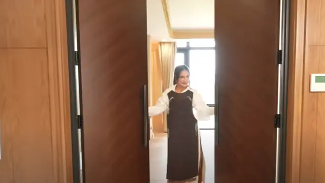 Potret Kamar Tidur Luna Maya yang Fancy ala Hotel Bintang Lima, Super Nyaman - ShowBiz Liputan6.com