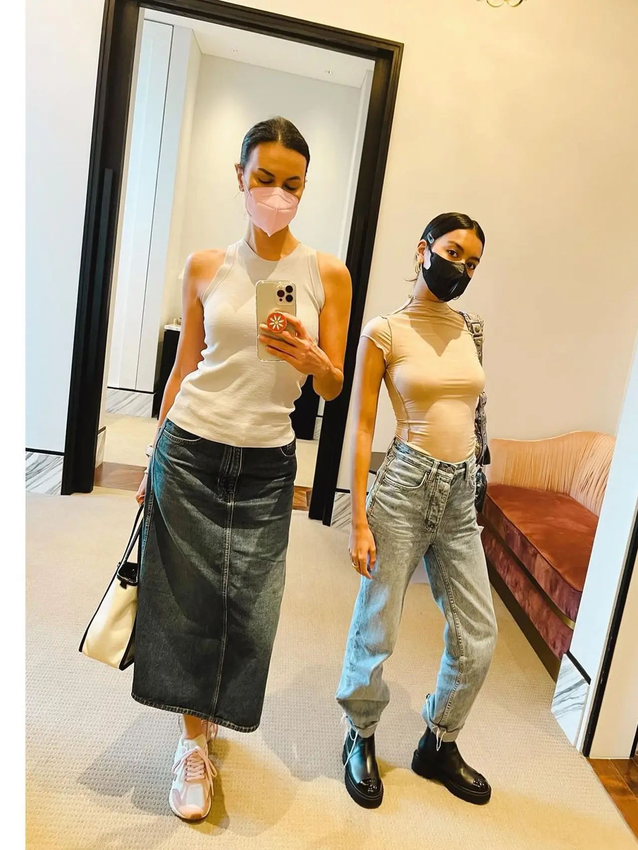 Bagaikan Kakak Adik, 7 Potret Menawan Gaya Fashion Sophia Latjuba dan ...