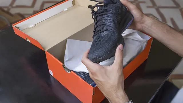 Ciri Sepatu Nike Asli yang Perlu Dikenali, Jangan Sampai Tertipu - Hot ...