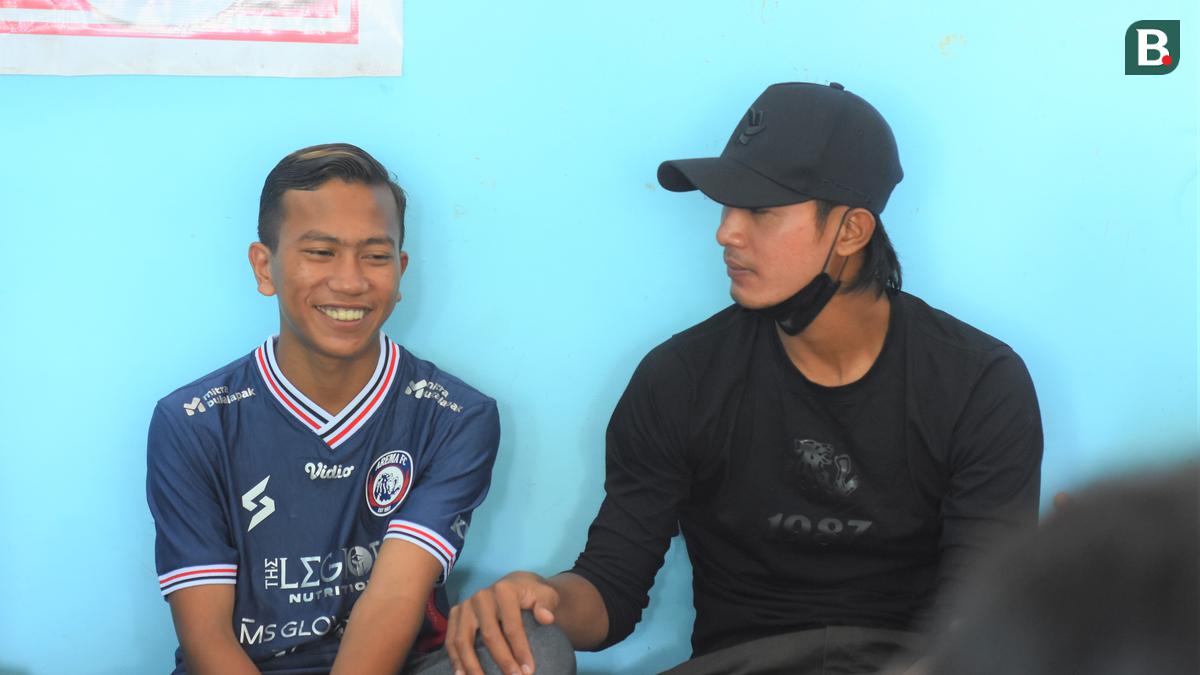 Pemain Arema Temui Suporter yang 12 Hari Tak Pulang dari Stadion ...