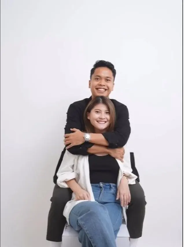6 Potret Mesra Anthony Ginting dan Mitzi Abigail, Baru Dilamar Setelah 7 Tahun Pacaran - Hot ...