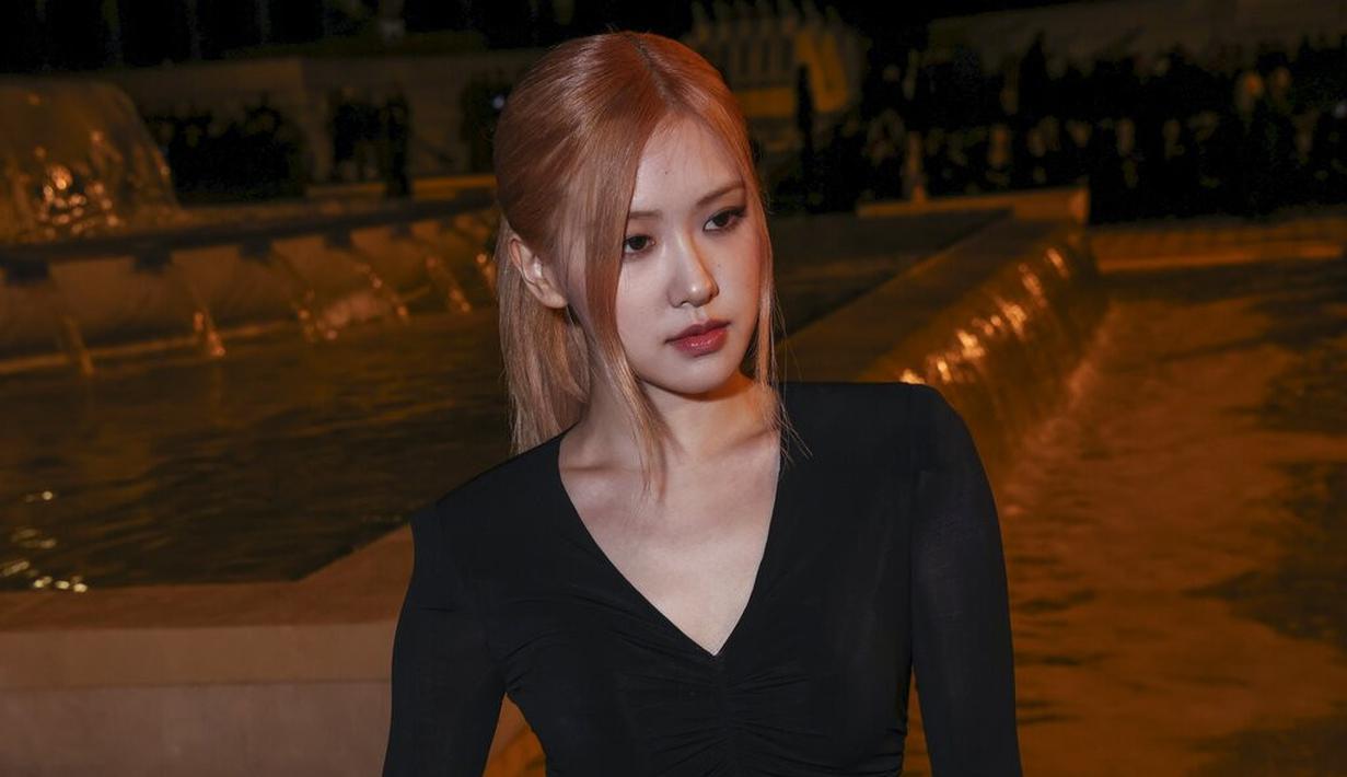 Rose Blackpink Buktikan Layak Dijuluki Fashionista, Duduk Sebelah Kate Moss di Fashion Show YSL ...