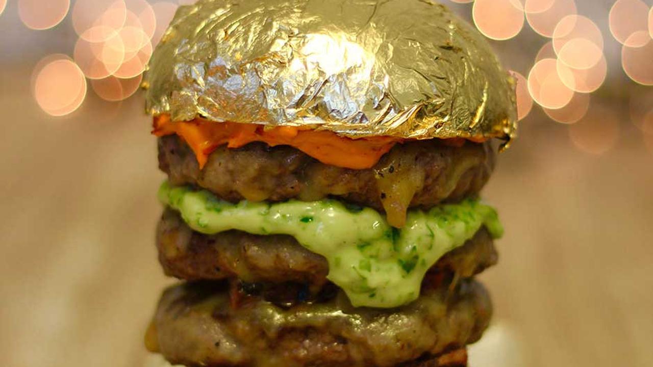 Burger Berlapis Emas 24 Karat Jadi Santapan Pangeran Arab Ini