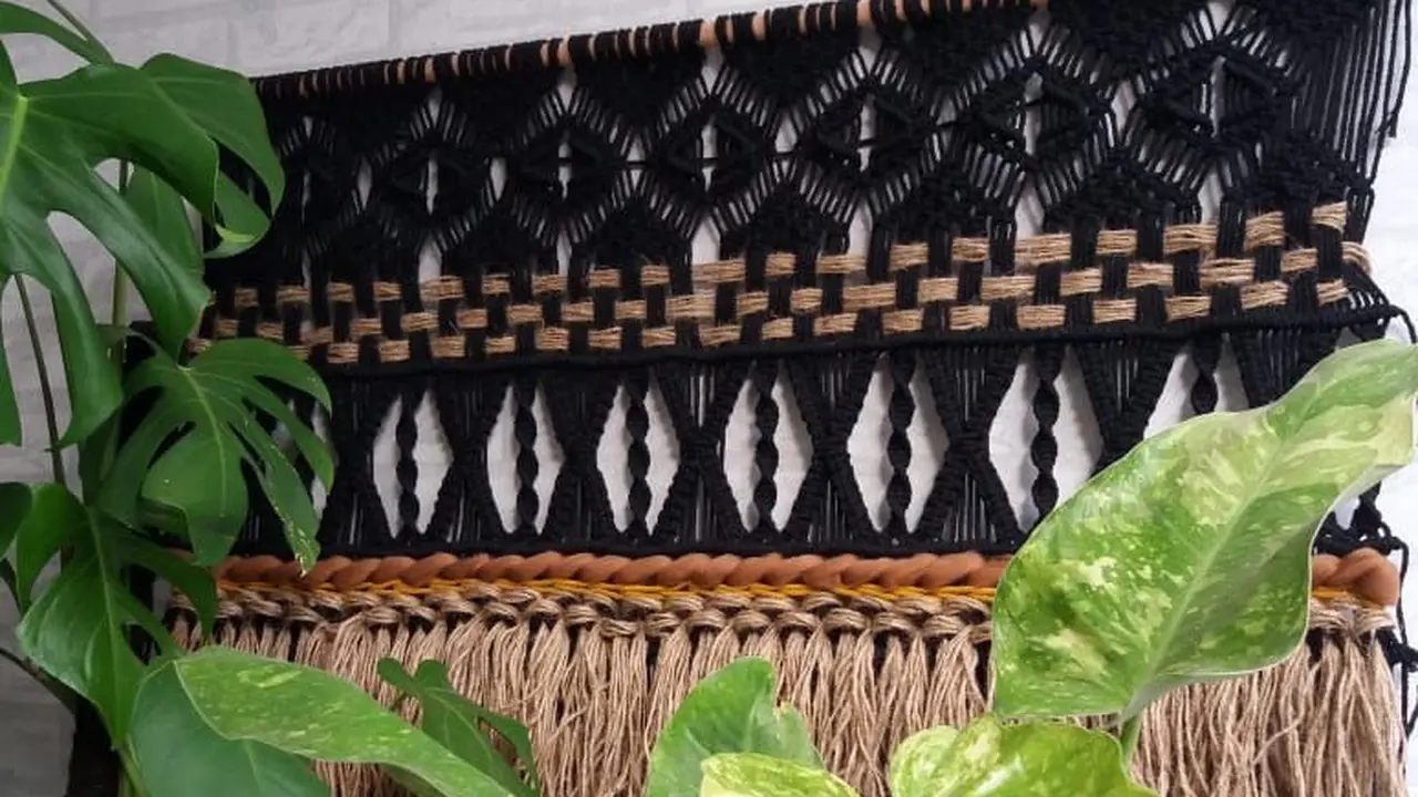 Makrame Adalah Seni Anyaman Simpul Berbahan Tali, Ini Jenis dan Cara ...