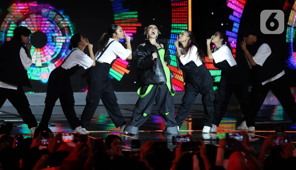 Agnez Mo Guncang Panggung Malam Puncak HUT SCTV 33 XtraOrdinary - Foto ...