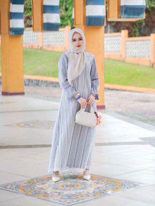 6 Model Gamis Simpel Inara Rusli, Anggun dan Modis untuk Tampilan Kekinian