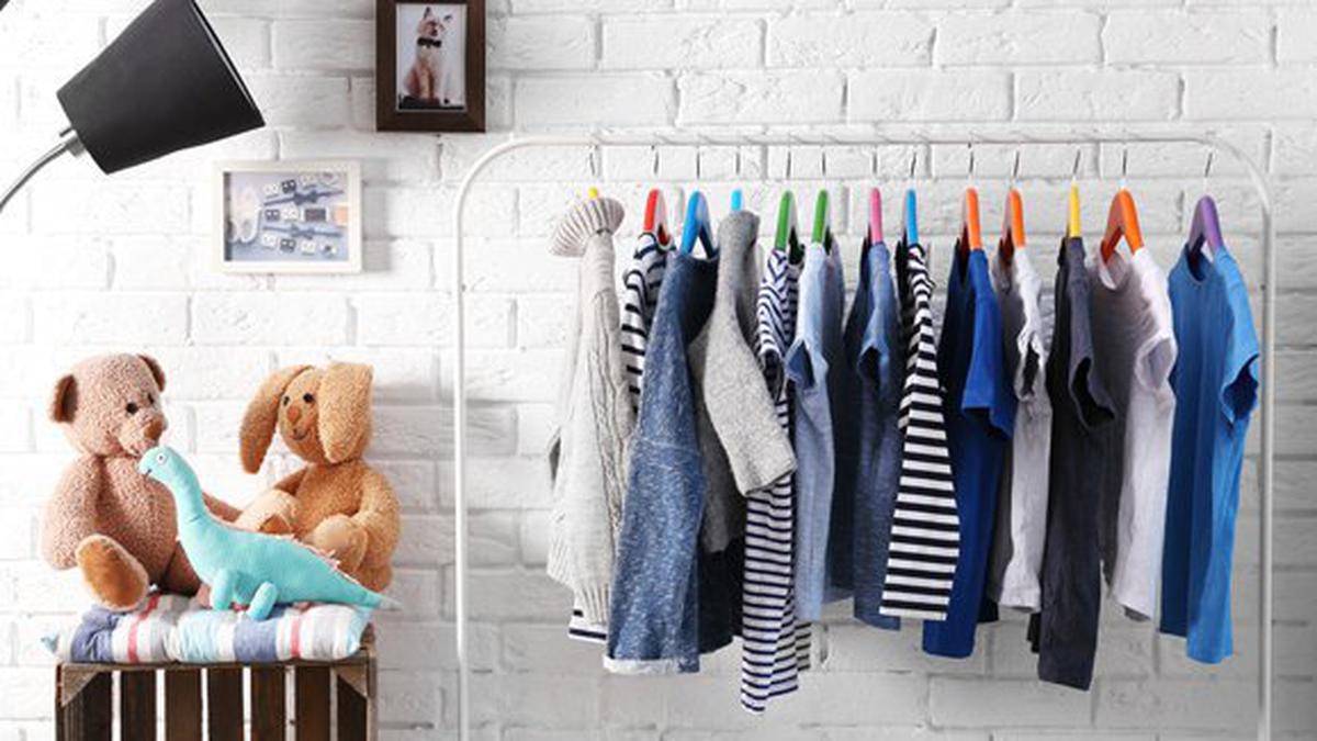 Tips Menata Rapi Tempat Baju Pakai Perabot dari Ruparupa